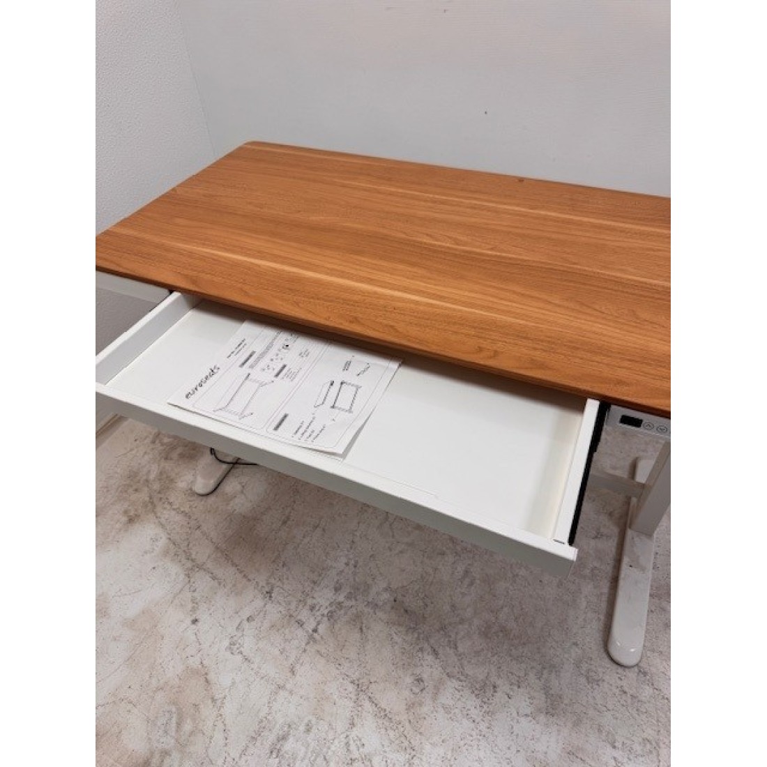 tweedehands Euroseats zit-sta bureau elektrisch showroommodel Hoogte ...
