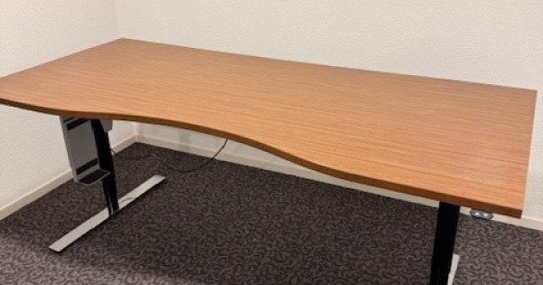 gebruikte Dencon Delta sit-stand desk Linak Showroom model 180*90 ...